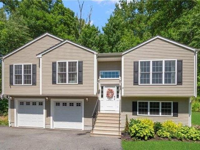 house with 3 bedroom, Cumberland RI DS103887378