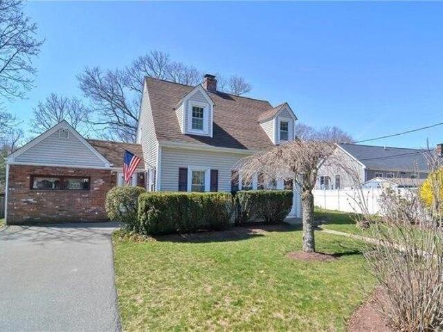 house with 3 bedroom, Cumberland RI ES104010758