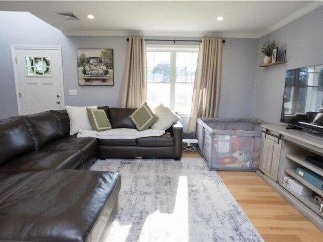 house with 3 bedroom, Cumberland RI ES104441103