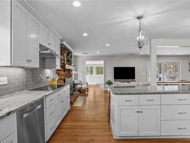 house with 3 bedroom, Cumberland RI ES104849945