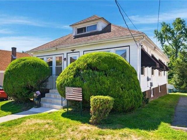 house with 3 bedroom, Cumberland RI ES105115531
