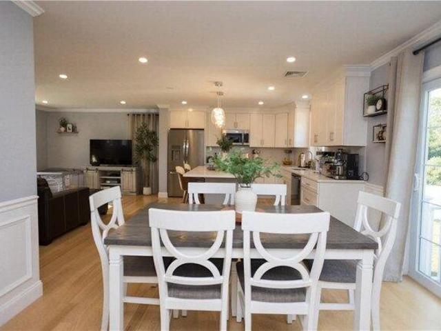 house with 3 bedroom, Cumberland RI ES105117106