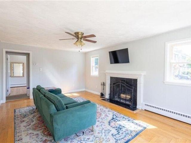 house with 3 bedroom, Cumberland RI ES105127077