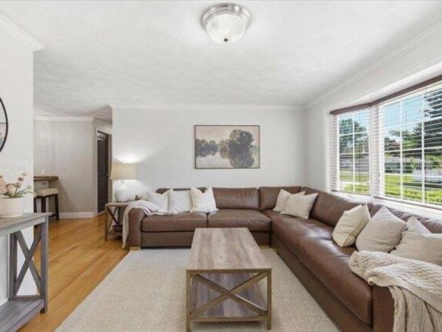 house with 3 bedroom, Cumberland RI ES103018182