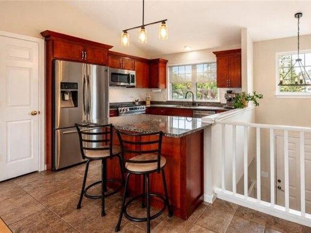 house with 3 bedroom, Cumberland RI ES103034223
