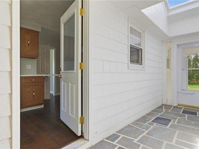 house with 3 bedroom, Cumberland RI ES103033718