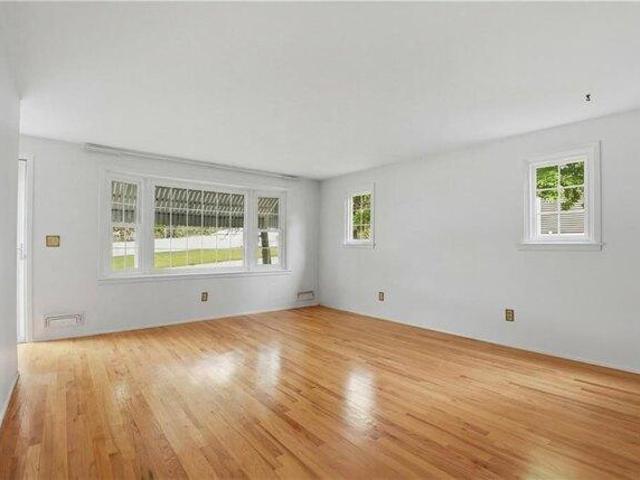 house with 3 bedroom, Cumberland RI ES103102093
