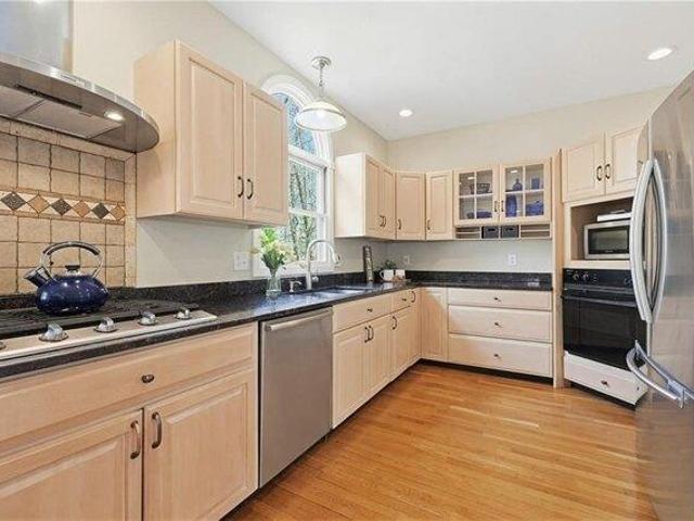 house with 3 bedroom, Cumberland RI ES103432770