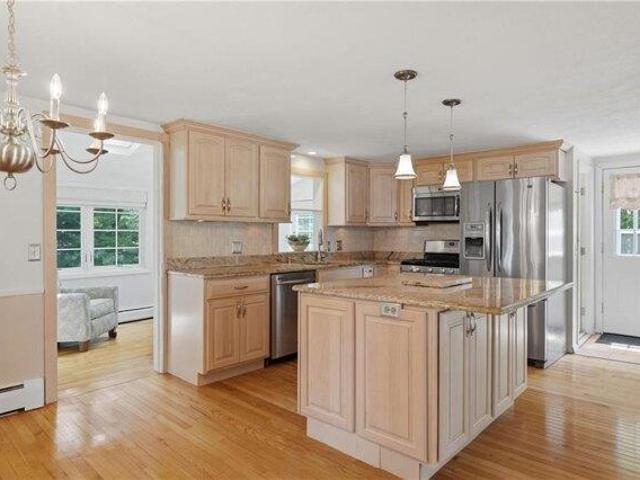 house with 3 bedroom, Cumberland RI ES103927430