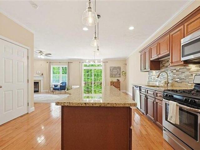 house with 3 bedroom, Cumberland RI ES103930629