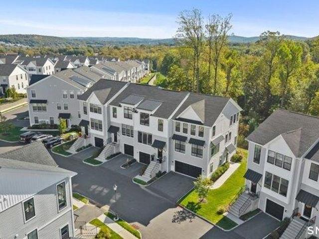 house with 3 bedroom, Danbury CT DLS101658866