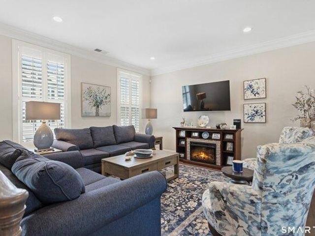 house with 3 bedroom, Danbury CT DLS101998416