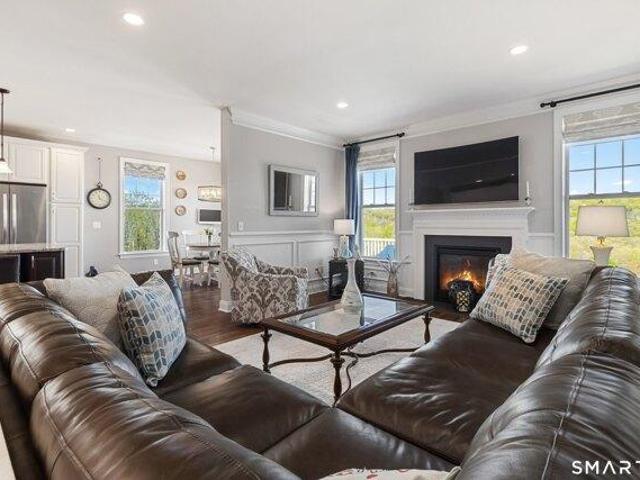house with 3 bedroom, Danbury CT DLS102315735