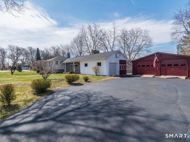 house with 3 bedroom, Danbury CT DLS102565108