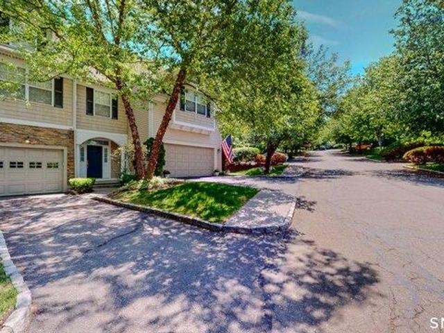 house with 3 bedroom, Danbury CT DLS102779692