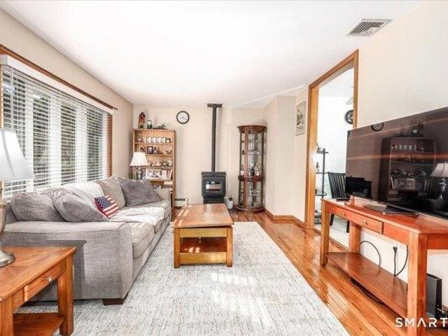 house with 3 bedroom, Danbury CT ES104760474