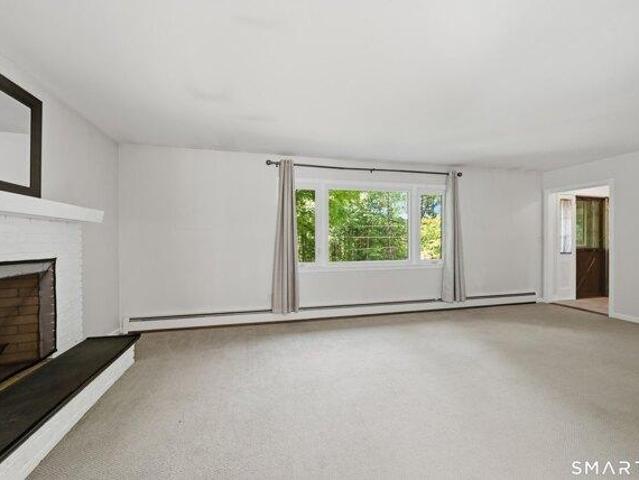 house with 3 bedroom, Danbury CT ES104921917