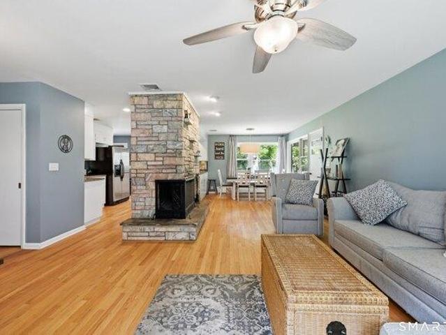 house with 3 bedroom, Danbury CT ES105123602