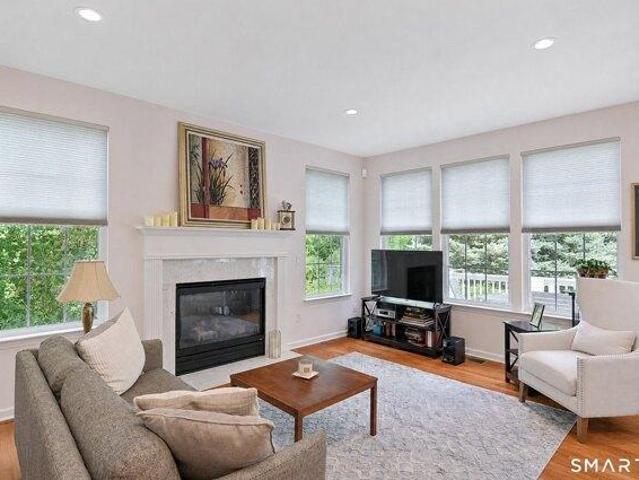 house with 3 bedroom, Danbury CT ES105207133