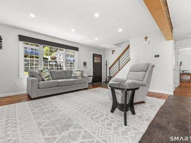 house with 3 bedroom, Danbury CT ES103072238