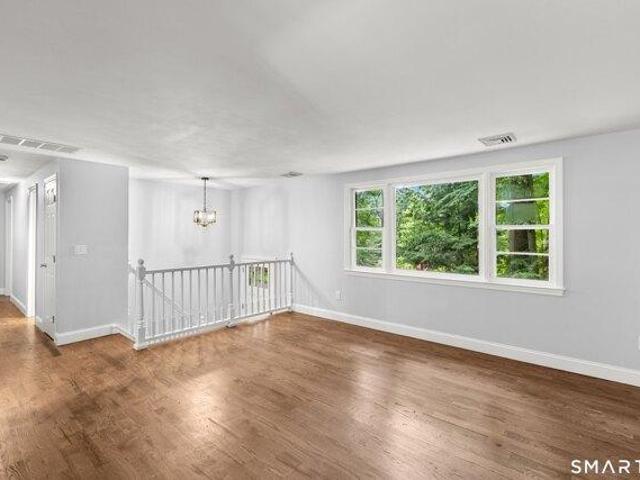 house with 3 bedroom, Danbury CT ES103665222