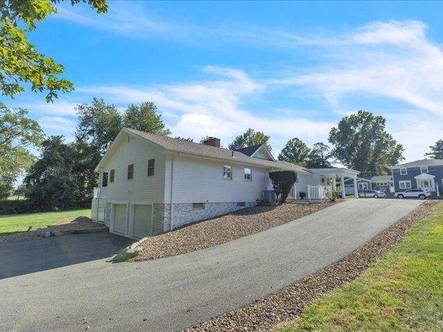 house with 3 bedroom, Dartmouth MA DS103929117