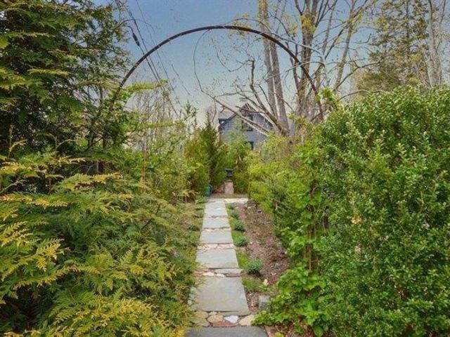 house with 3 bedroom, Dartmouth MA ES105082512