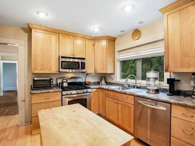 house with 3 bedroom, Dartmouth MA ES105117118