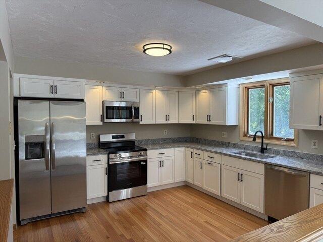 house with 3 bedroom, Dartmouth MA ES105229028