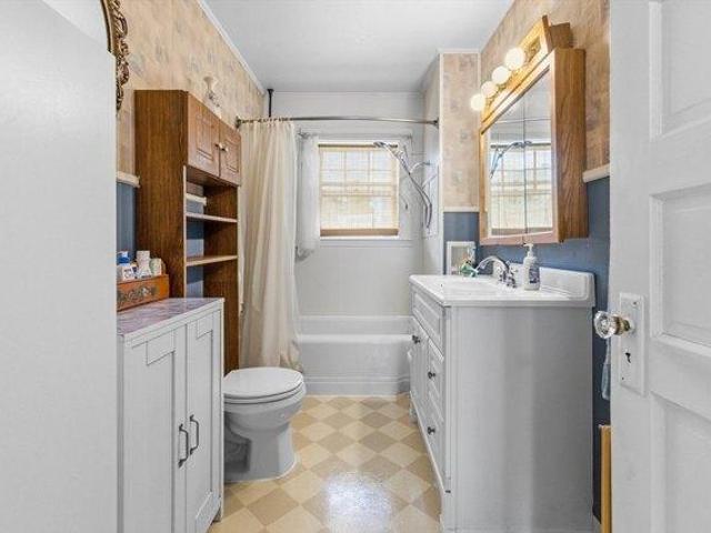 house with 3 bedroom, Dartmouth MA ES105257811