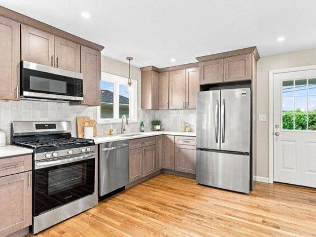 house with 3 bedroom, Dartmouth MA ES105293307