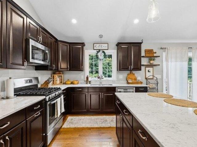 house with 3 bedroom, Dartmouth MA ES105387441