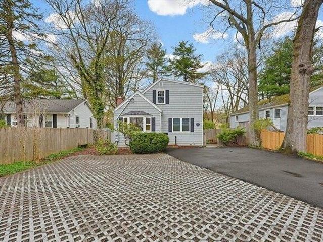 house with 3 bedroom, Dedham MA DLS102442616