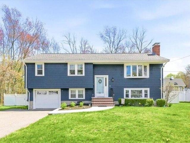 house with 3 bedroom, Dedham MA DLS102777762