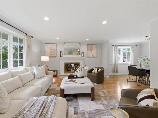 house with 3 bedroom, Dedham MA DS102592589