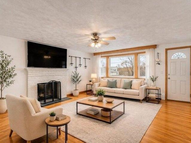 house with 3 bedroom, Dedham MA DS102063122