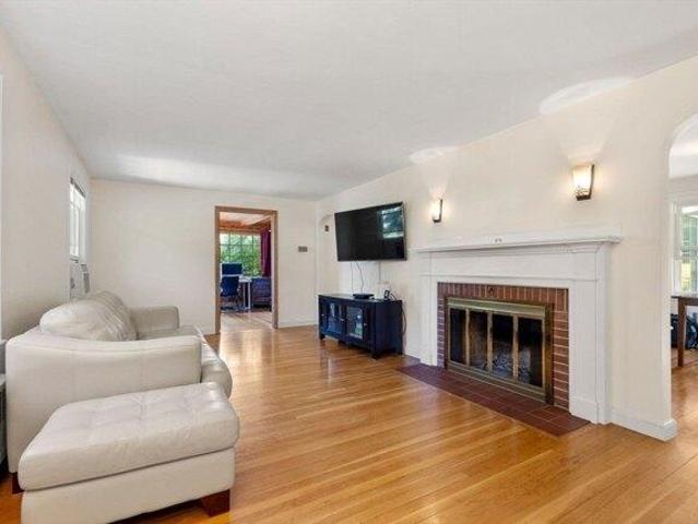 house with 3 bedroom, Dedham MA DS104409443
