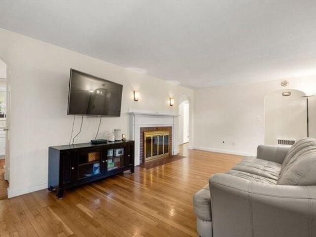 house with 3 bedroom, Dedham MA ES104409443