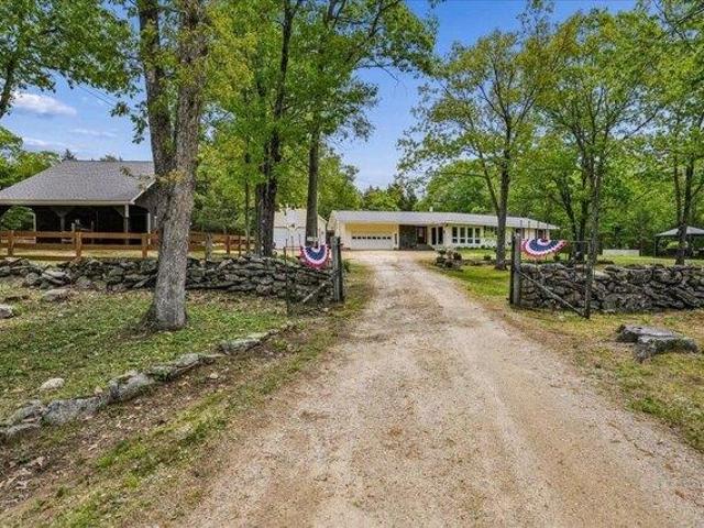 house with 3 bedroom, Deerfield NH DLS103016351