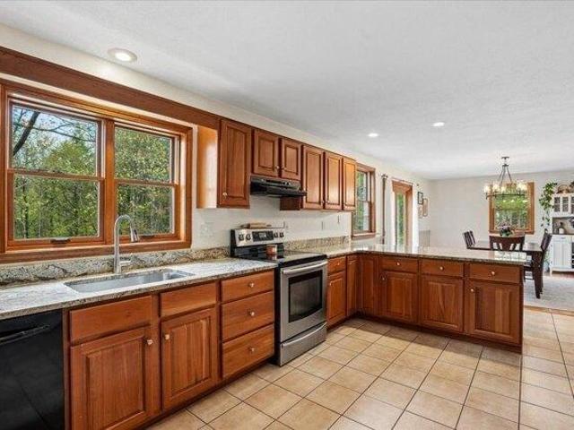 house with 3 bedroom, Deerfield NH DS102343951