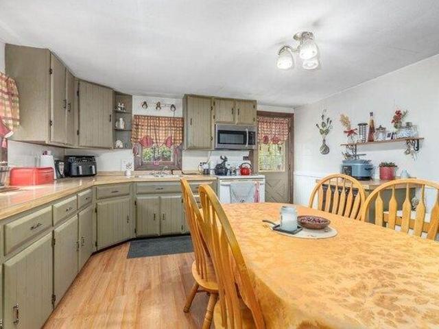house with 3 bedroom, Deerfield NH ES103444935