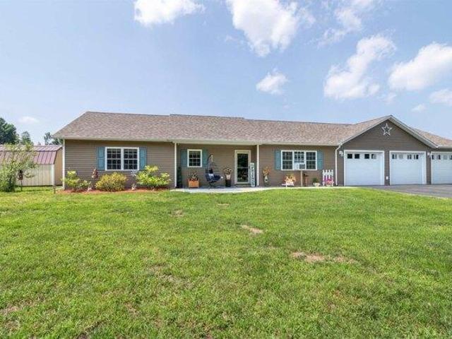 house with 3 bedroom, Derby VT DS103075032