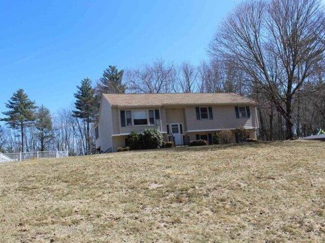 house with 3 bedroom, Derry NH DLS102443297