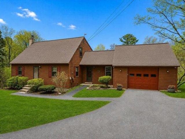 house with 3 bedroom, Derry NH DLS103019233