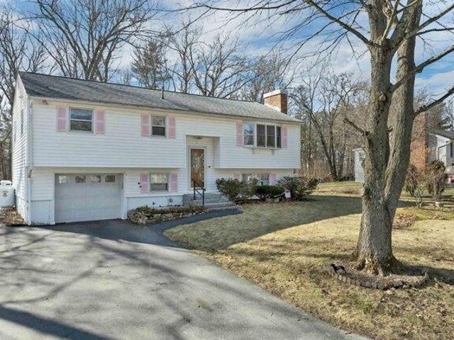 house with 3 bedroom, Derry NH DS102121612