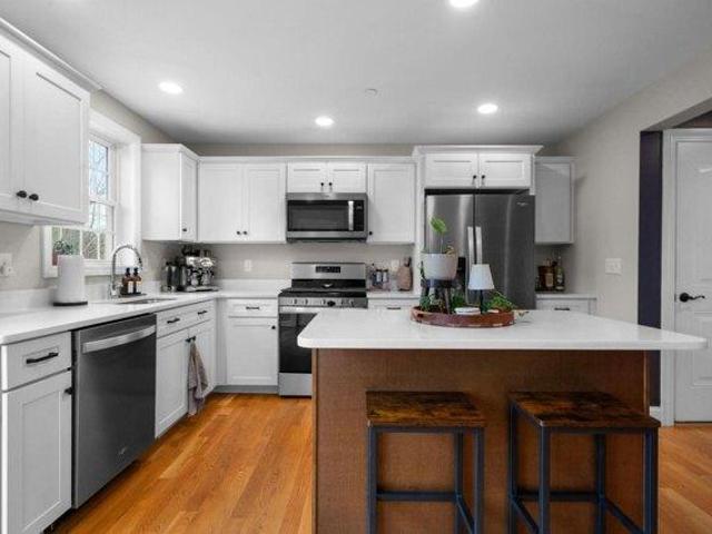 house with 3 bedroom, Derry NH DS102213112