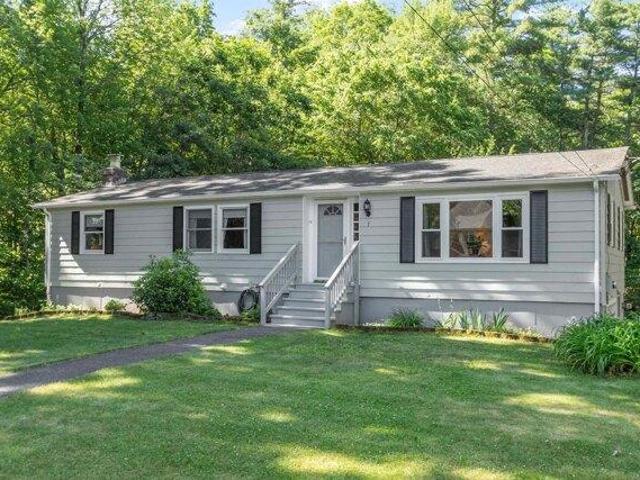 house with 3 bedroom, Derry NH DS104410312