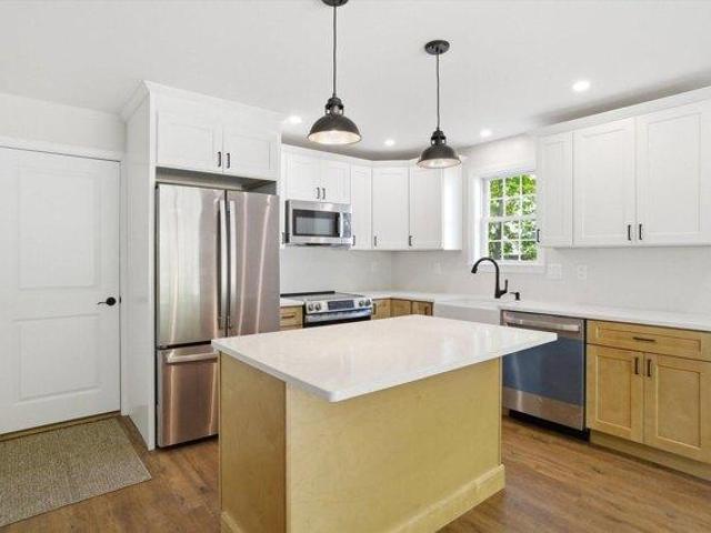 house with 3 bedroom, Derry NH ES103020676
