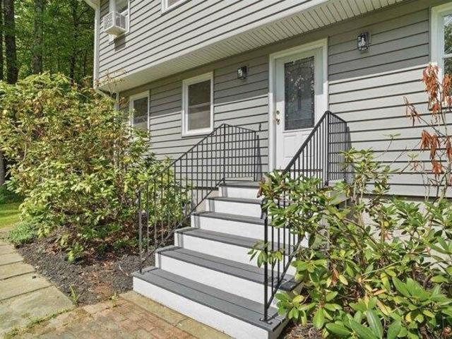 house with 3 bedroom, Derry NH ES103220590