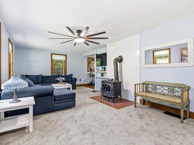 house with 3 bedroom, Derry NH ES103851246